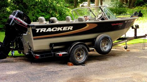 1999 18 foot Tracker Targa Power boat for Sale in Independence, MI